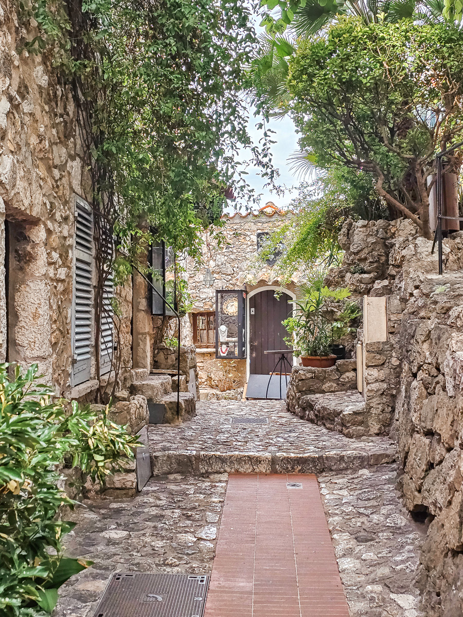 8 Adorable Perched Villages In Southern France That Look Like a Postcard