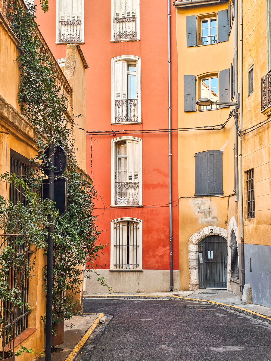 10 Colorful Cities in France You Need to Discover