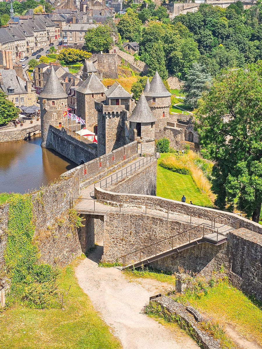 7 Quaint Ruined Castles in France That Feel Like Stepping Into a ...