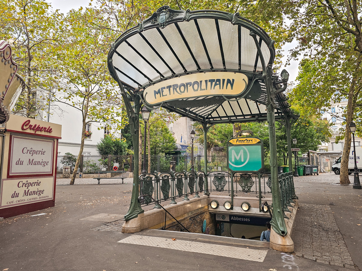 11 Beautiful Metro Stations in Paris Worth Stopping By