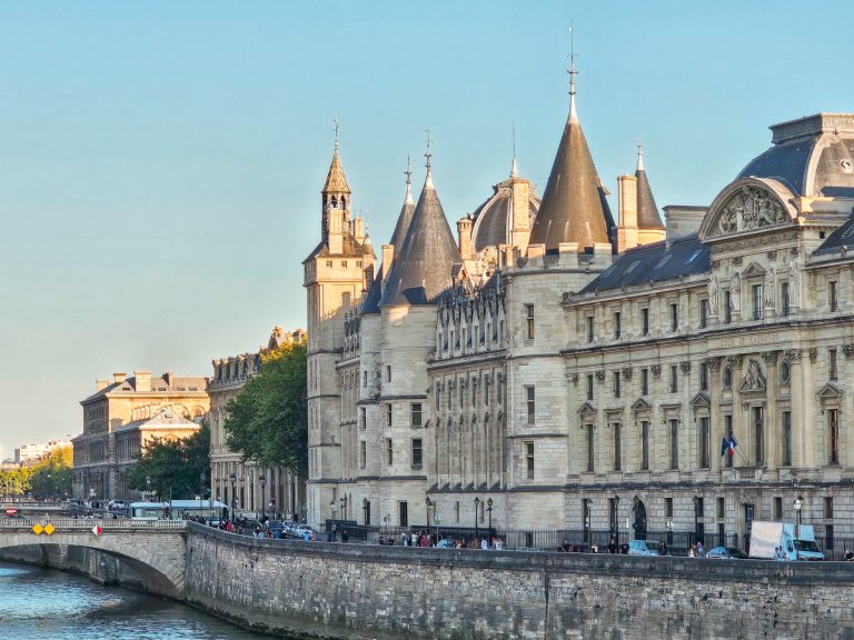 30 Secret Places and Hidden Gems in Paris