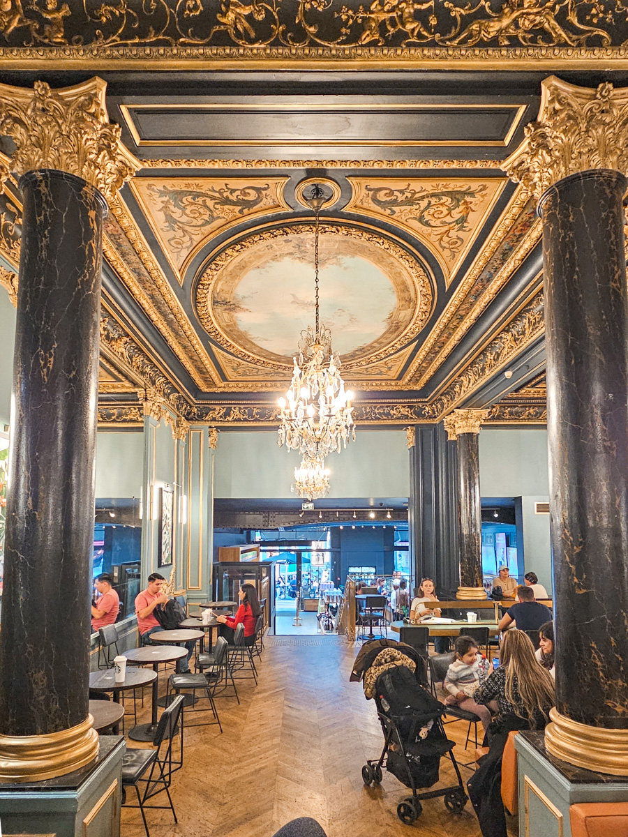 10 Beautiful Cafés and Bakeries in Paris