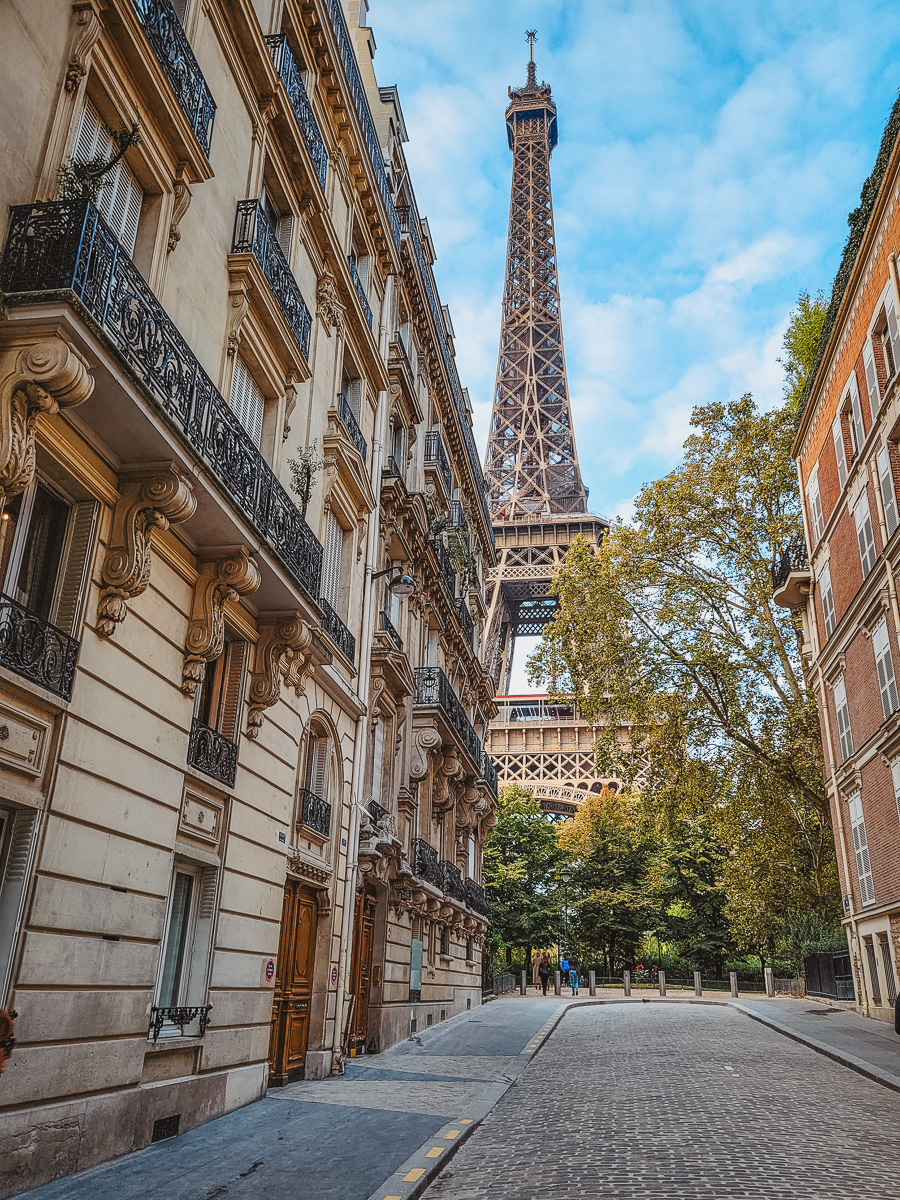 The 7th Arrondissement of Paris: Your Guide to the Eiffel Tower ...